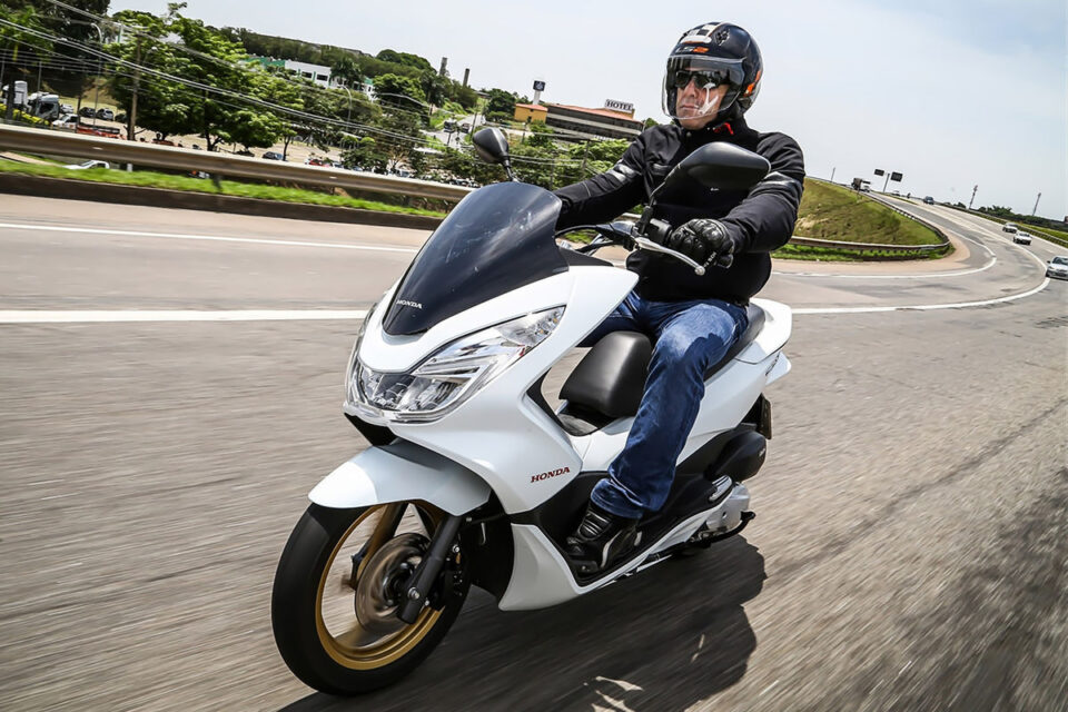 Honda PCX: Uma Década de Sucesso e Inovação - The Riders Histories