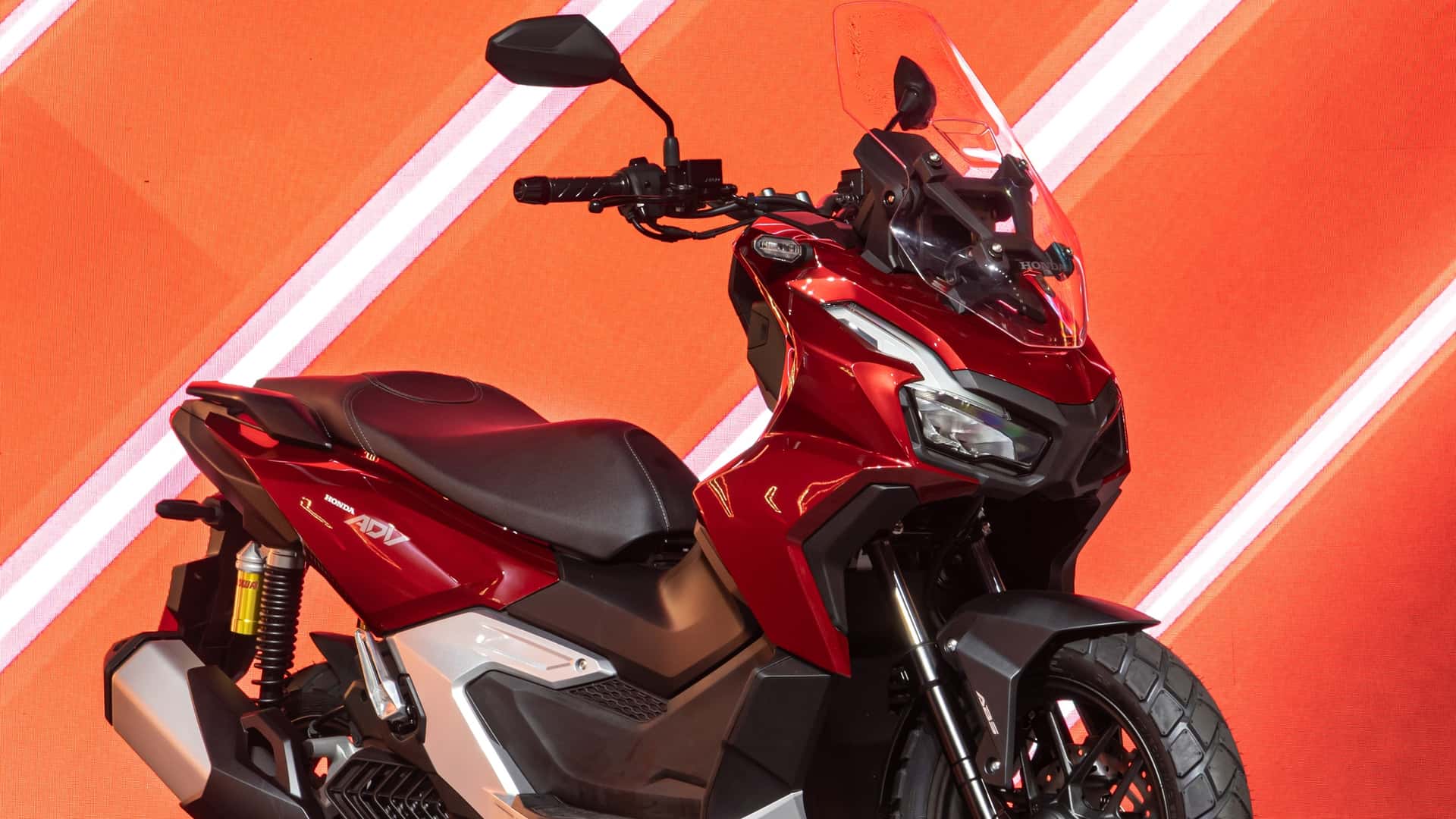 Honda antecipa nova ADV 160 2025 com motor mais potente - The Riders Histories