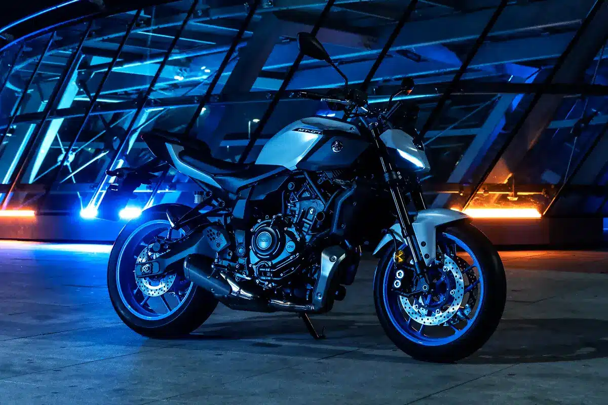 Nova Yamaha MT-07 2025: Visual Dark e Câmbio Automático Surpreendem! - The Riders Histories