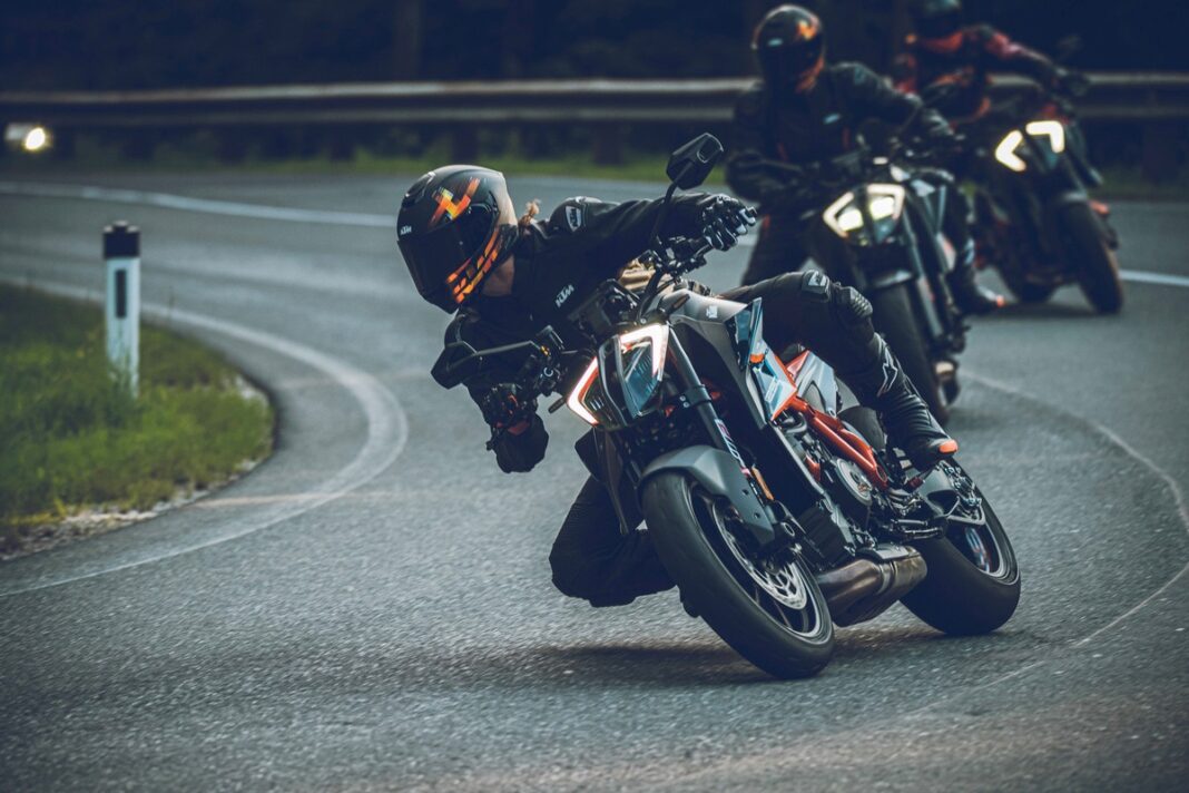 Descubra 7 Dicas Práticas para Dominar as Curvas na Motocicleta - The Riders Histories