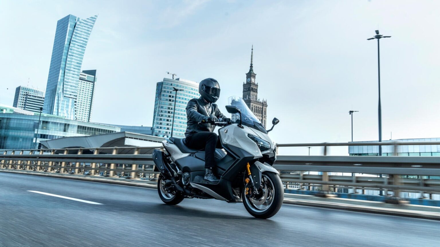 Yamaha TMAX Tech MAX 2025: A Revolução das Scooters Desportivas - The ...