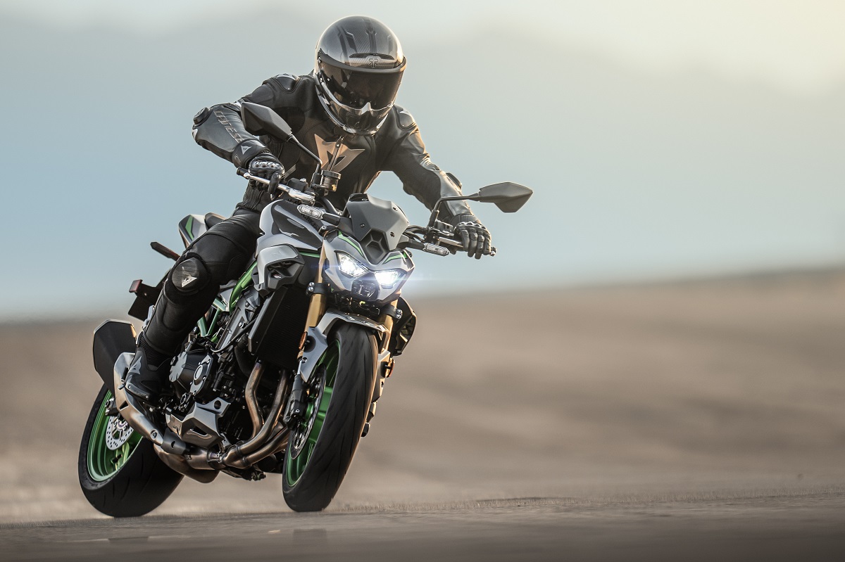 Kawasaki Z900 2025: Novo Visual, Mais Potência e Tecnologia de Ponta! - The Riders Histories