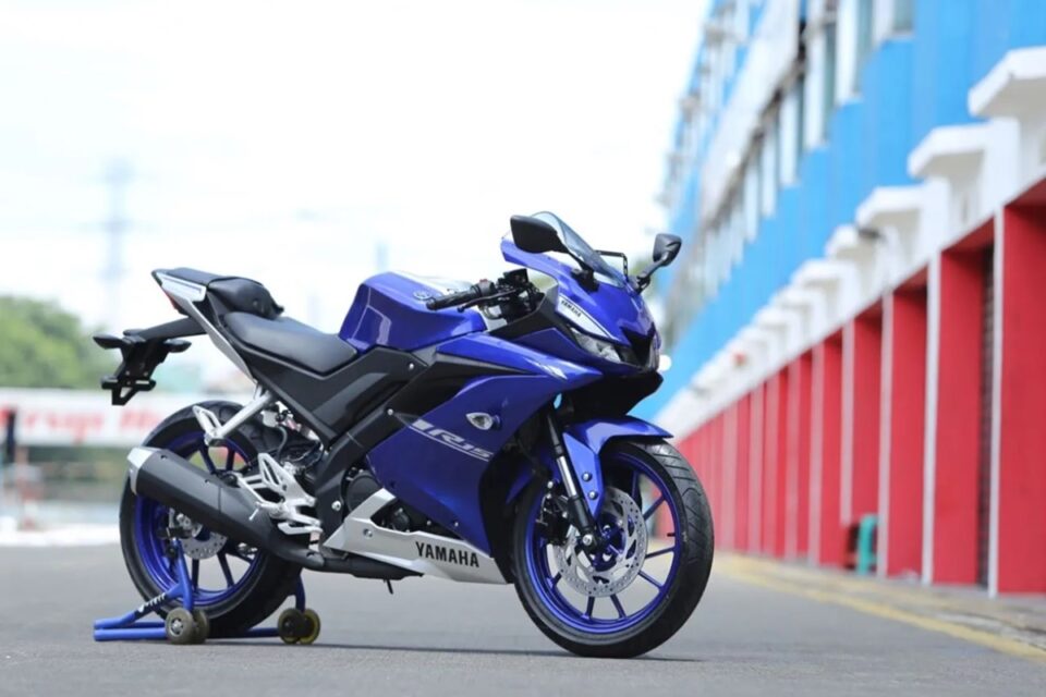 Yamaha R15 ABS 2025: A esportiva pequena mais insana do Brasil! - The ...